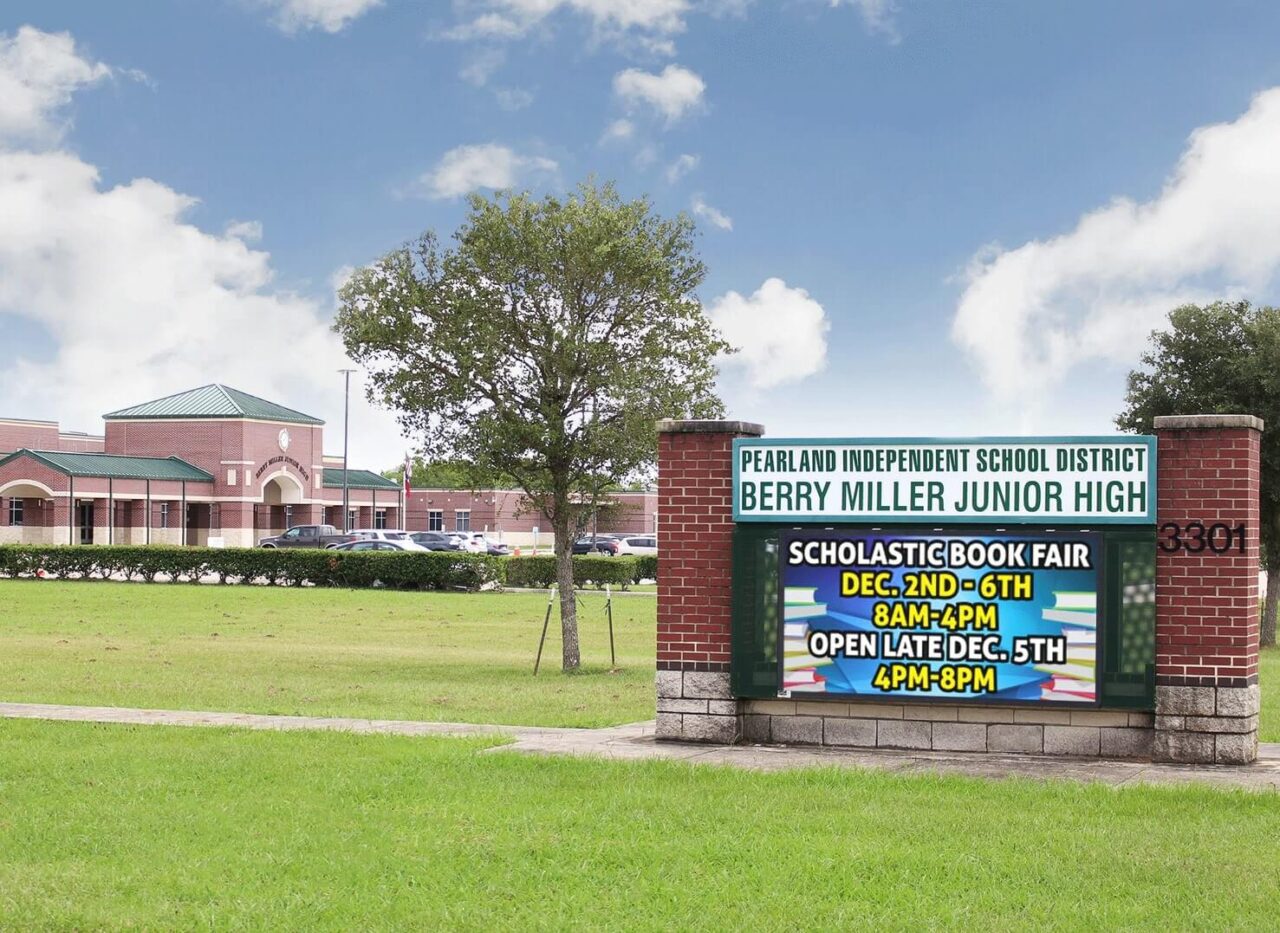 Berry Miller Junior High School, Pearland ISD • LED Partners Digital ...