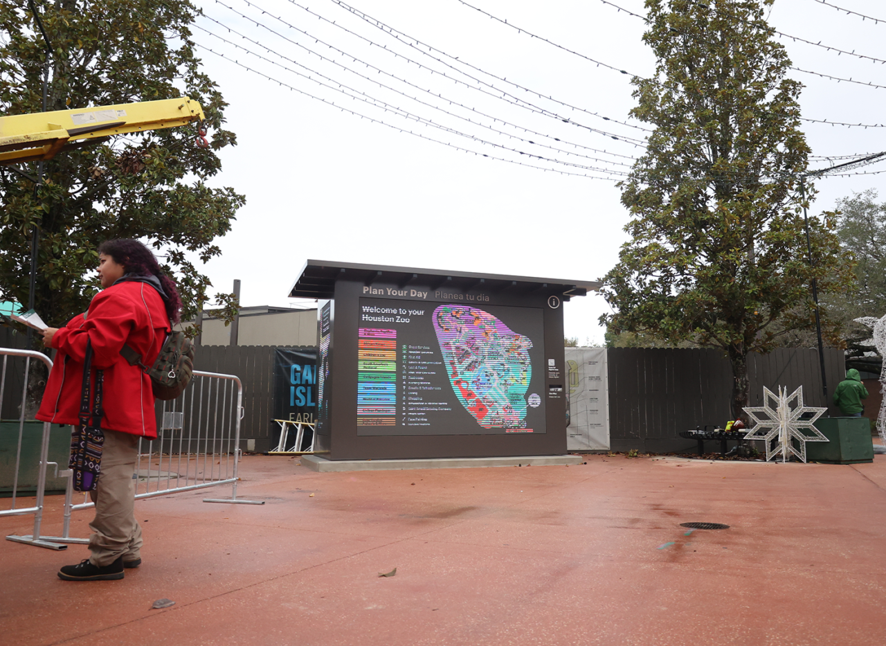 Houston Zoo Outdoor Digital Wayfinder • LED Partners Digital Displays ...